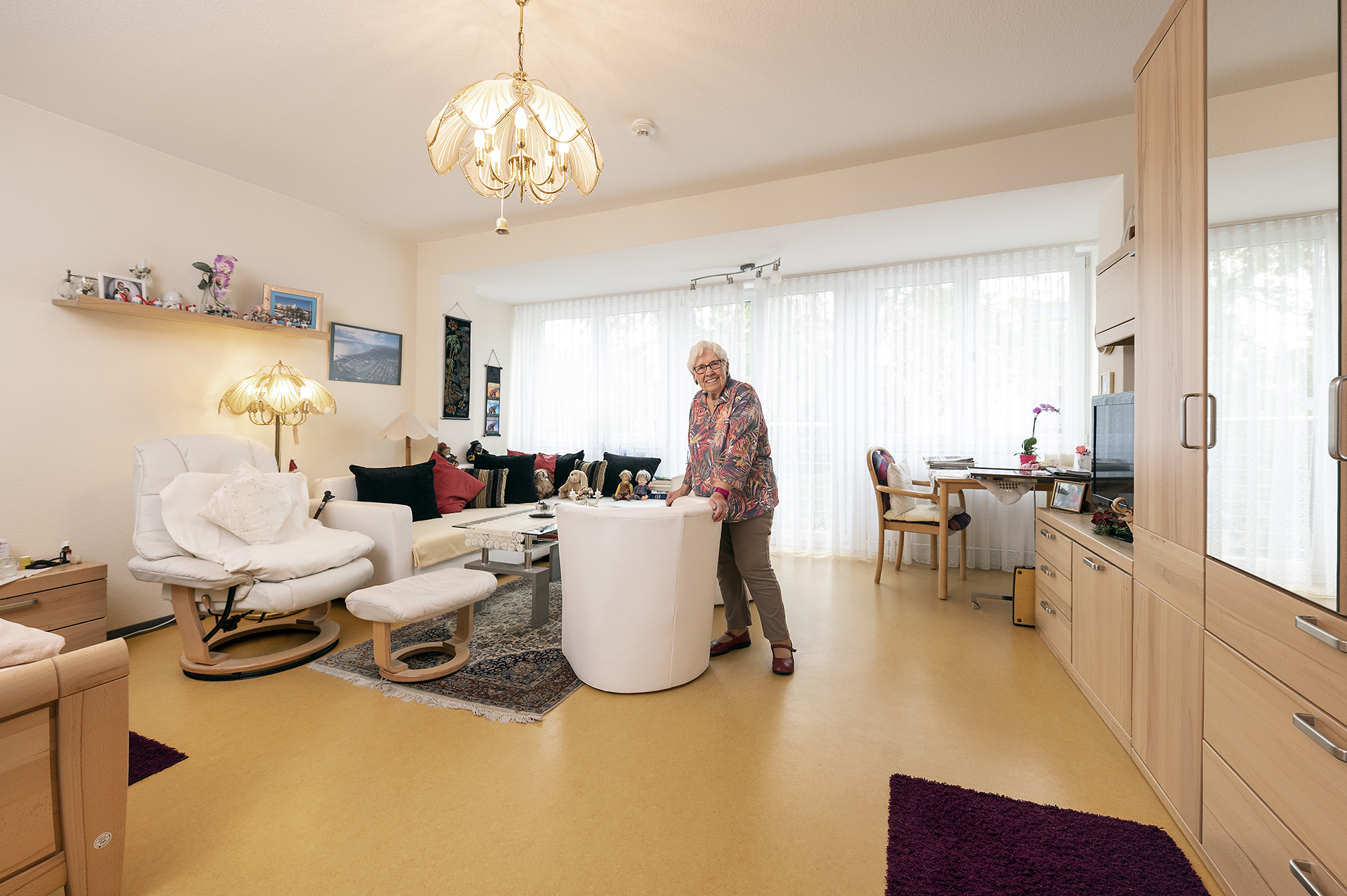 Ausstattung im Haus mit Cafe und anderen Räumlichkeiten